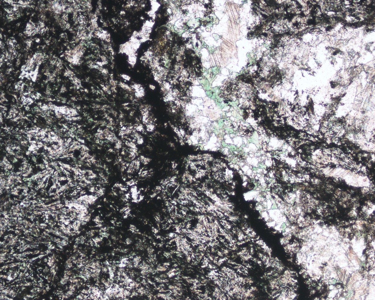 Teknik Geologi ITB » Gabbro with Diabasic Dyke – Location 12